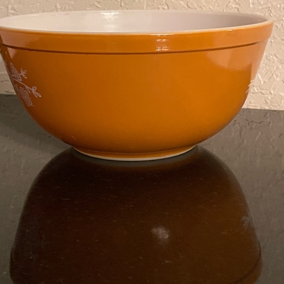 Pyrex | Kitchen | Vintage Pyrex 43 22 Qt Gold Butterfly Nesting ...